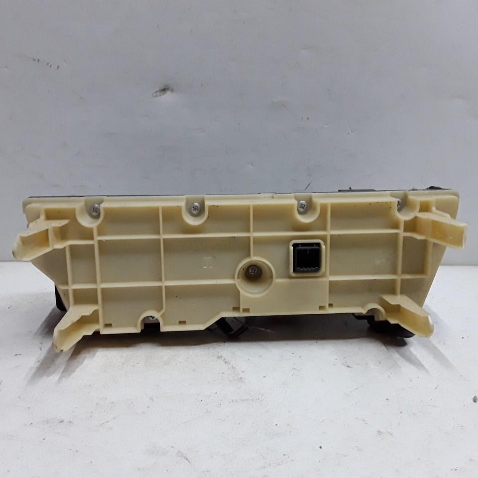 12 2012 Toyota Prius hatchback heater AC control OEM VIN DU (7TH & 8TH ...