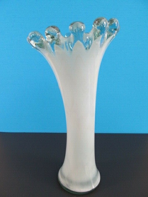 VINTAGE HAND BLOWN FINGER VASE 13"TALL GREEN & WHITE ART GLASS | eBay