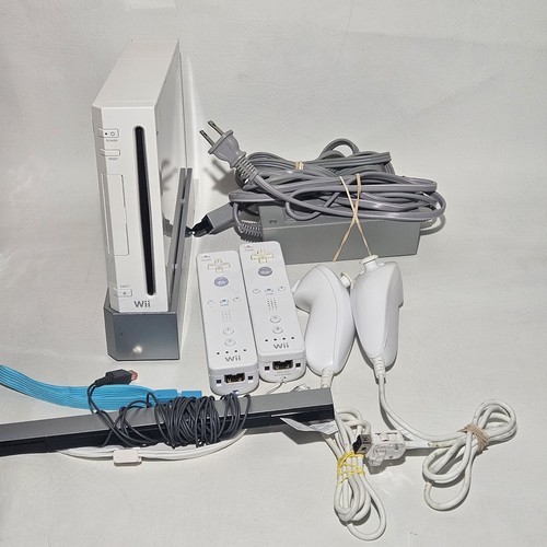 Nintendo Wii Console Bundle - White Gamecube Compatible - 2 Controllers ...