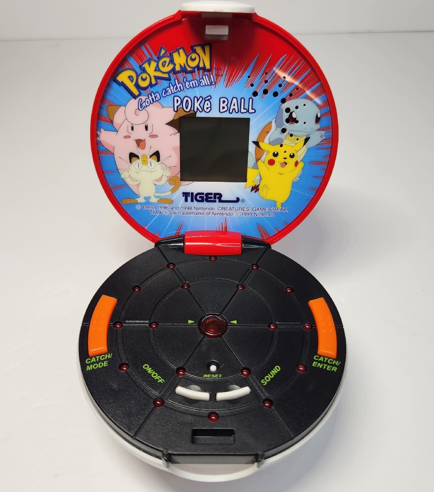 1999 Tiger Electronics Nintendo Pokémon PokeBall Handheld LCD Game ...