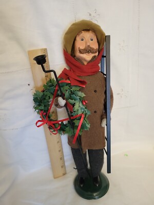 Byers Choice Carolers Lamplighter Man with wreath, snuffer and ladder ...