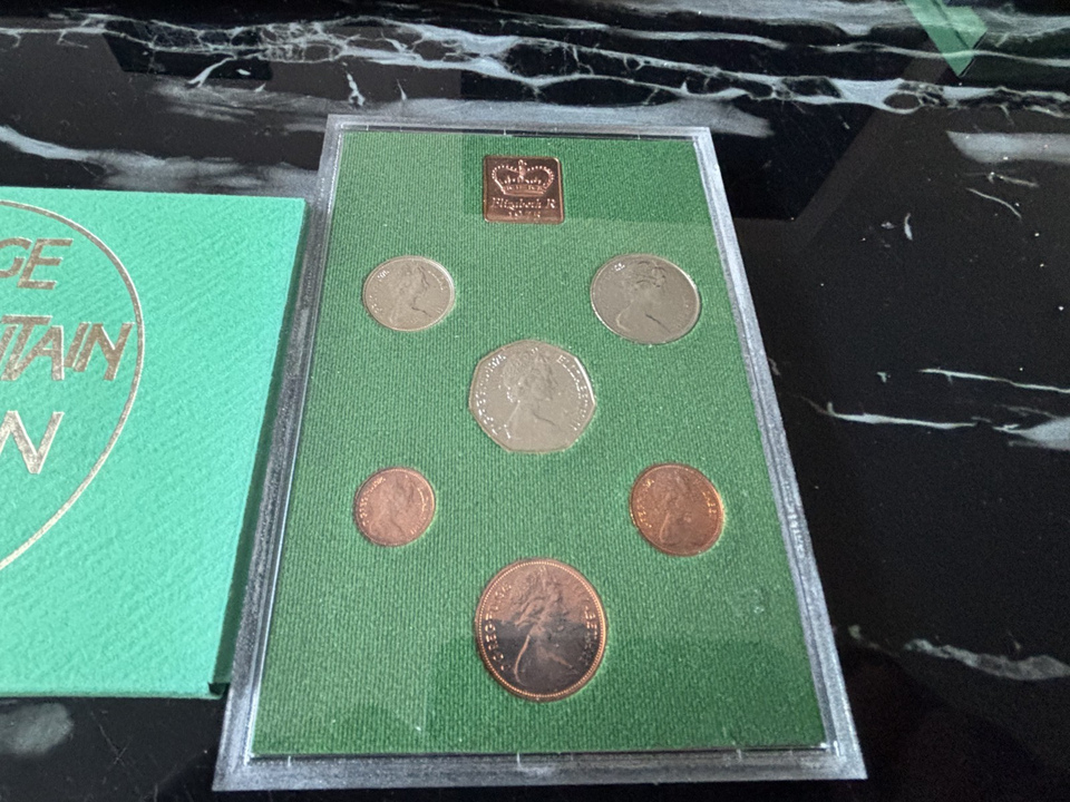 UK Royal Mint Brilliant Uncirculated Coin Collection 1975 - 6 Coin Year ...