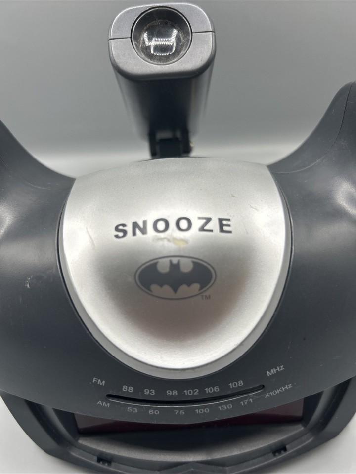 2005 Batman Alarm AM/FM Clock Radio with Projector Projection KSM6007 ...