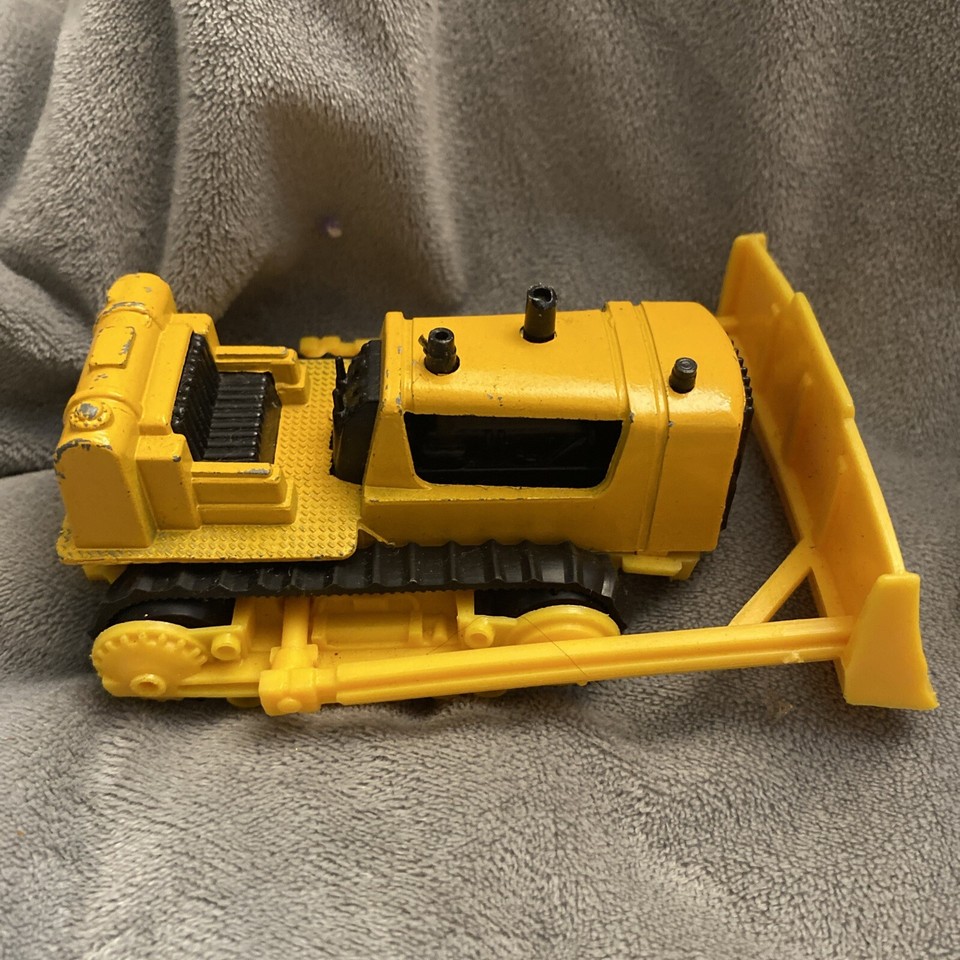 Vintage Lot Of 17 Tootsietoy Diecast Trucks Train Dozer Trailers ...