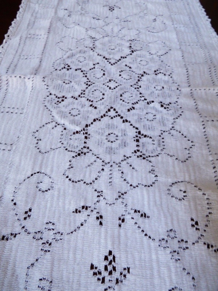 VTG White color Lace Dresser Table runner floral patern Quaker decor 30 ...