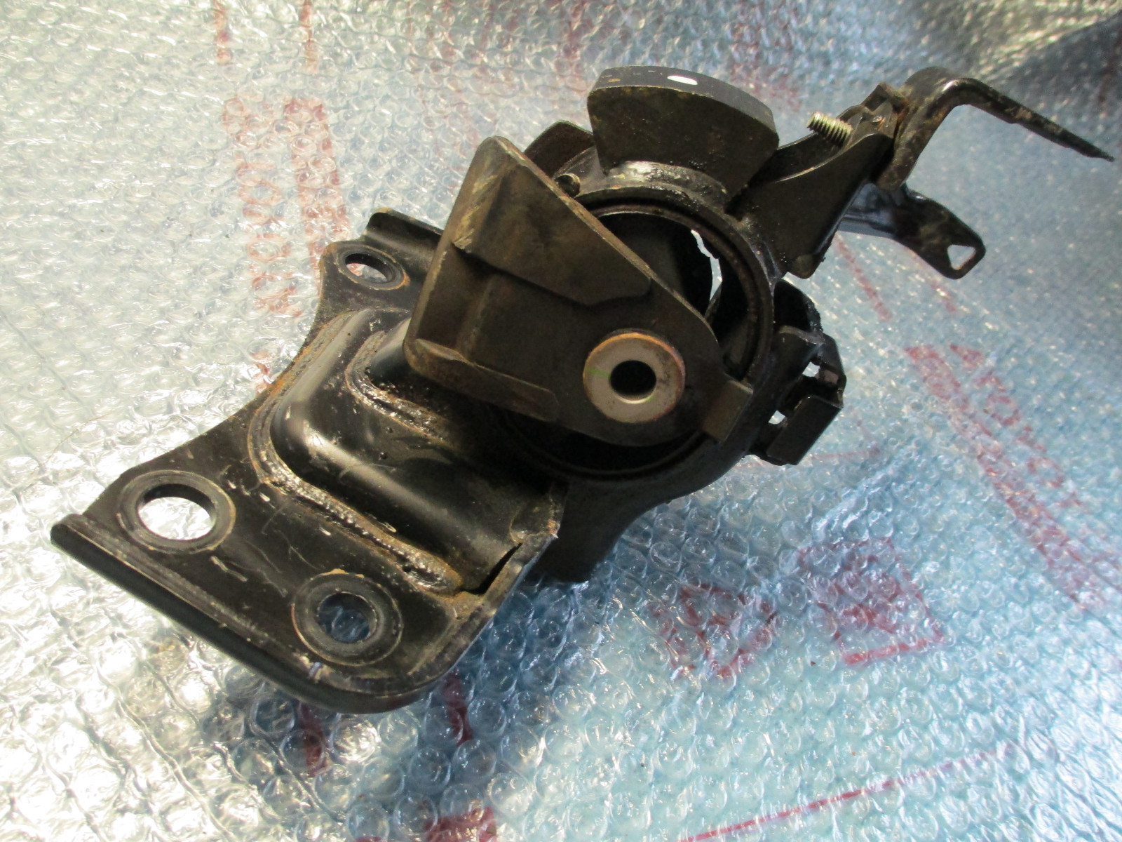2010-2012 TOYOTA PRIUS MOTOR MOUNT Engine BRACKET FRONT Left Driver OEM ...
