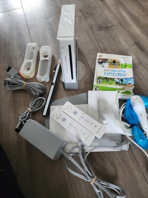 Wii Console 2 Controllers, 2 Nunchuk, Wii Sports, Wii Fit, Cables ...