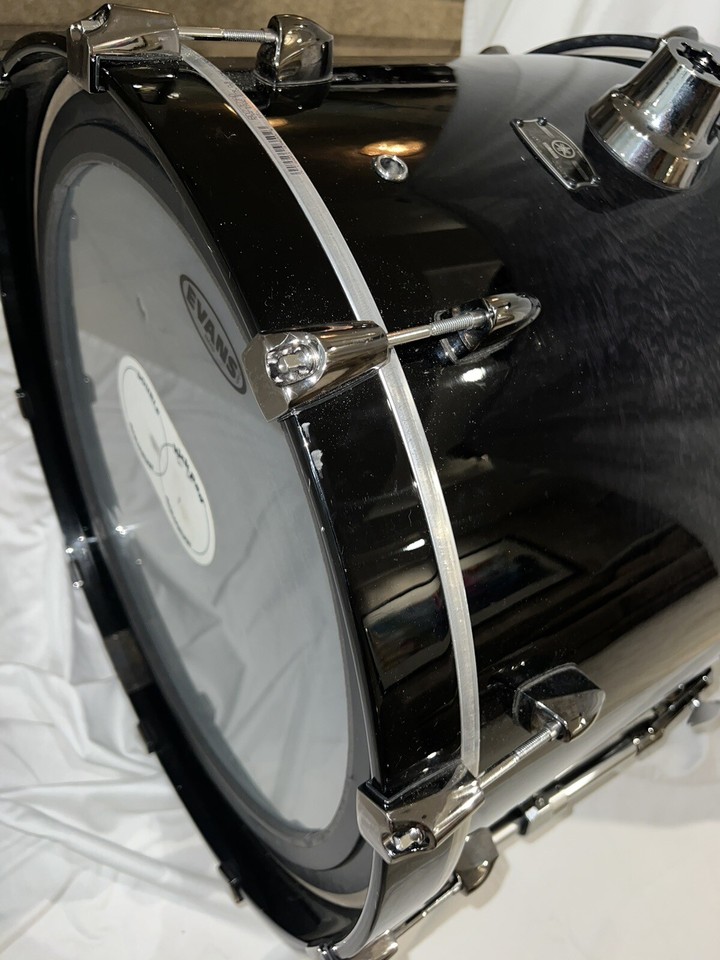 YAMAHA LIVE CUSTOM 4 PIECE OAK SHELL DRUM SET - Black Shadow Sunburst ...