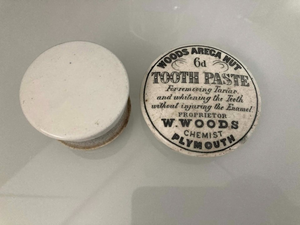 1900's TOOTHPASTE pot & lid WOODS ARECA NUT (Lid only) + Lid & Pot of ...