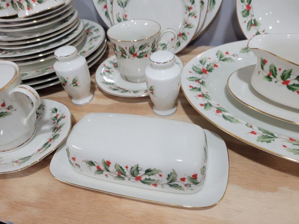 Royal Gallery / The Trimmings Holly Christmas Japan Fine China ...