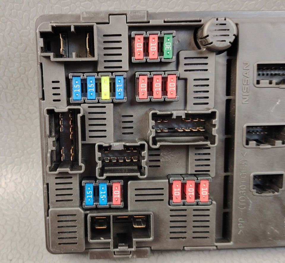 2014 2015 Nissan VERSA NOTE ENGINE ROOM Control Unit iPDM FUSE BOX ...