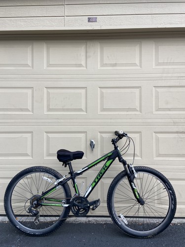 Trek 3500 Mountain Bike – 26” Wheels – Shimano 21-Speed – 13” Frame ...