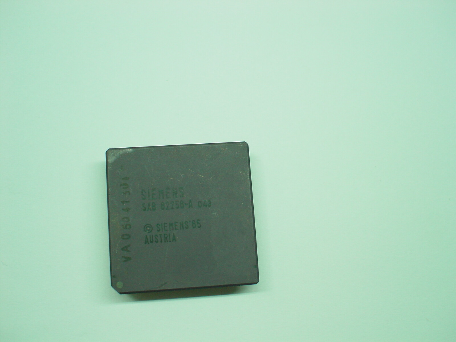 SIEMENS SAB82258-A 68-pin ceramic Microprocessor CPU PGA 1985 AUSTRIA ...