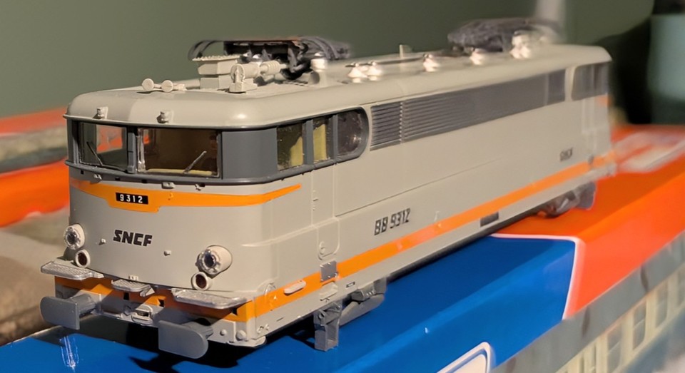 ROCO HO French SNCF BB9312 plastic body Breton Grey and Orange | eBay
