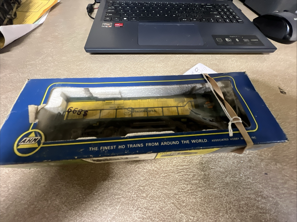 HO SCALE LOCOMOTIVE ROUTE OF THE STREAMLINERS. NORTH WESTERN. #400 ...