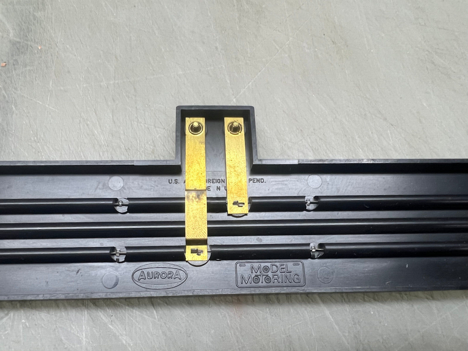 Aurora Model Motoring Single Lane 9 Inch Straight Terminal Track No ...