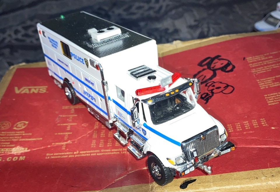 Kitbash Malibu International CST & Code3 Command Post NYPD NEW YORK ...