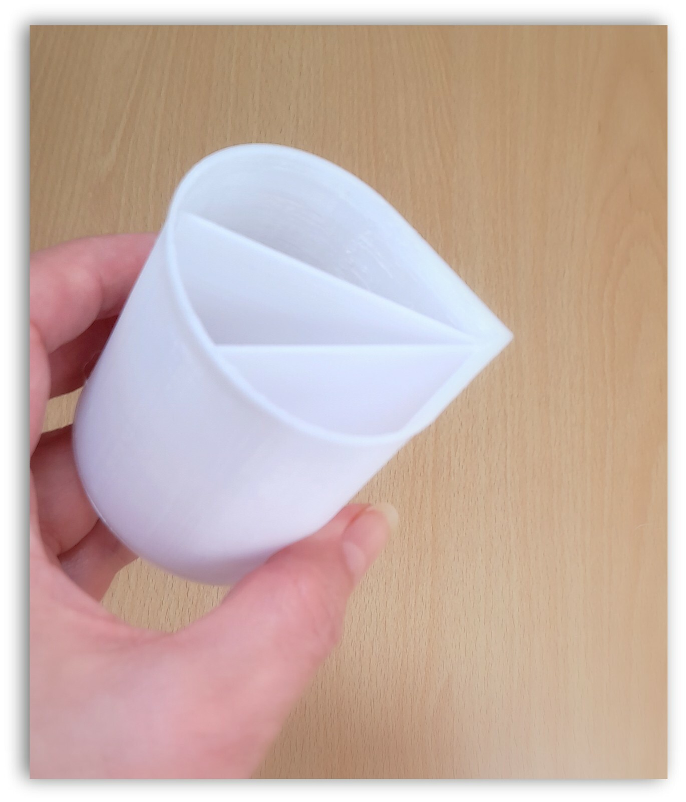 Split Pouring Cup 3 SLOT (4oz-30oz), White Acrylic Pour Cup for Fluid ...