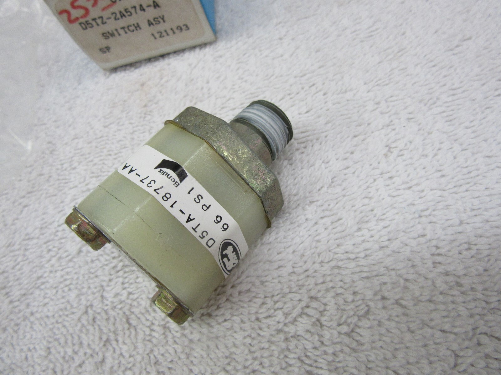 NOS 1975 Ford Truck 66psi Pressure Switch Assembly D5TZ-2A574-A dp | eBay