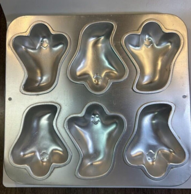 Wilton Mini Ghost Cake Mold Baking Pan Halloween 2105-3845 (6 Ghost On ...