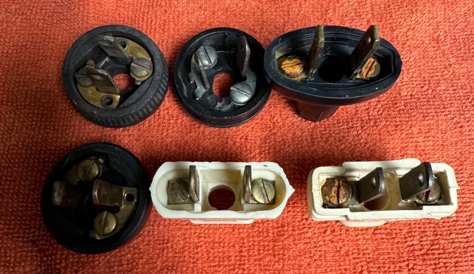 Vintage Lot of 6 Bakelite Plastic 2 Prong Plugs, Hubbell, Gem, Leviton ...