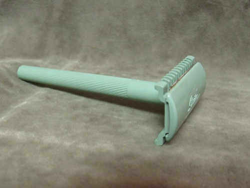 Vintage Gillette Sterilon Mint Green Disposbile Plastic Razor with ...
