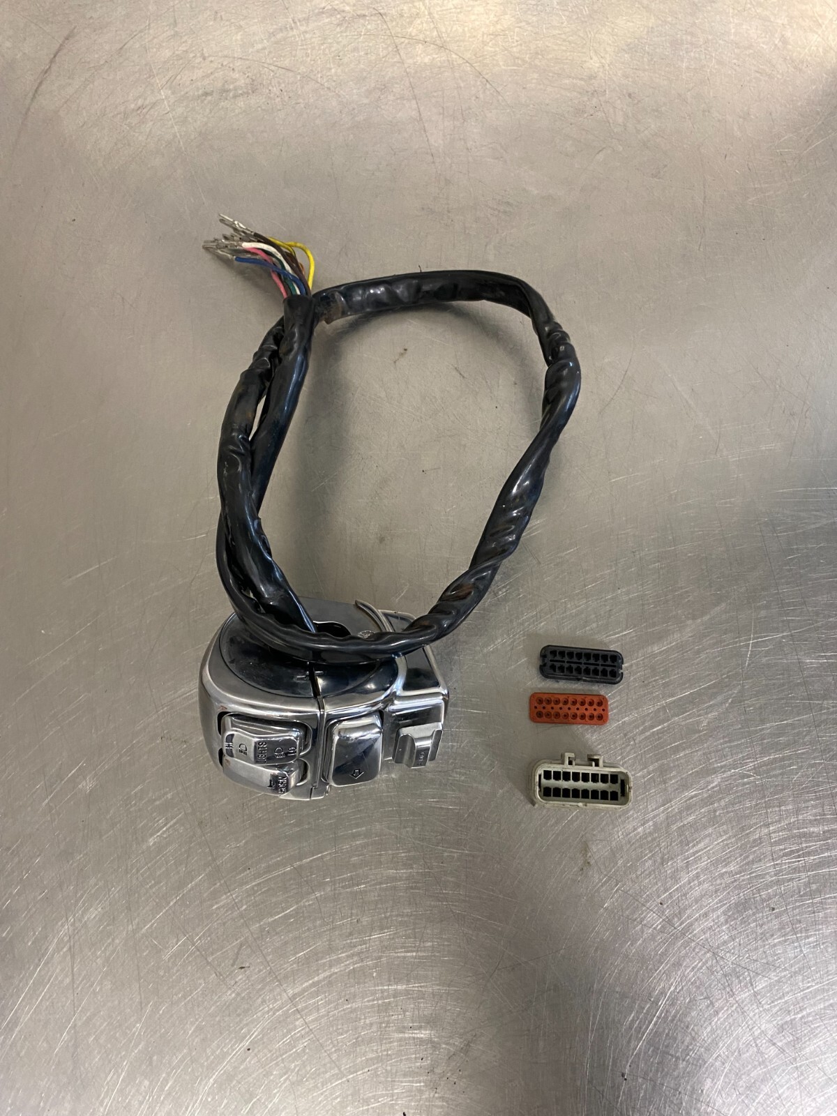 Harley Davidson Volume Control Switch Kit FLHT C OEM 71810 08 for sale ...