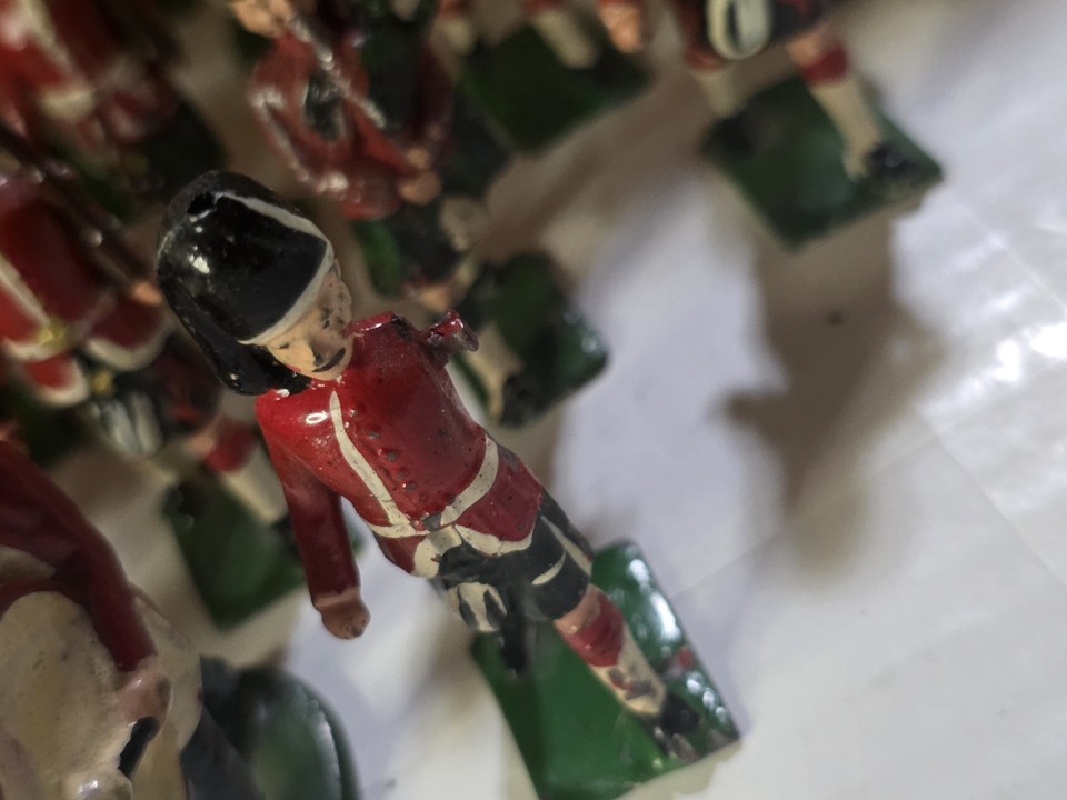 John Hill Co (JOHILLCO) Coldstream Guard 34 Pc Marching Band + Army Toy ...