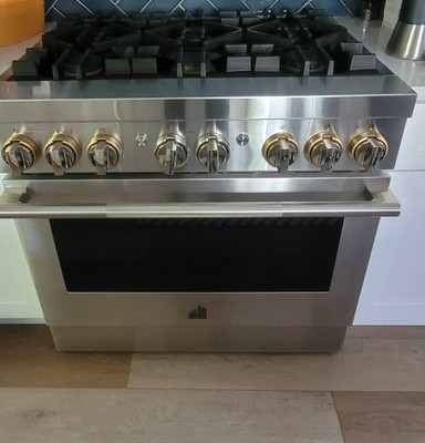 "Luxury Gas Stove with High-Performance Oven: Precision Cooking and ...