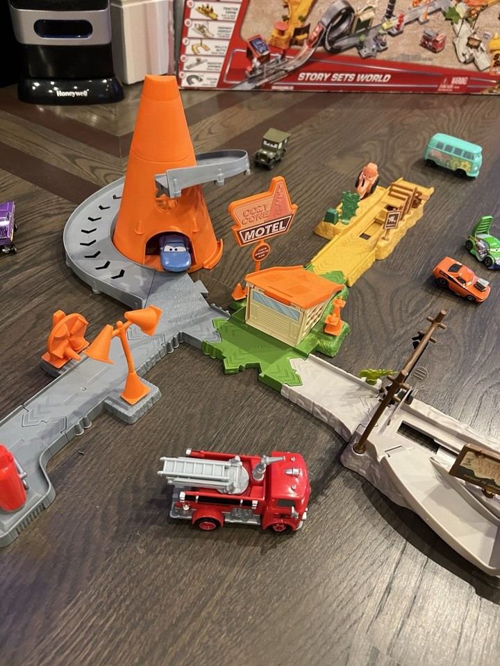 DISNEY PIXAR CARS STORY SETS WORLD 2015 WITH EXTRAS VERY HARD TO FIND ...