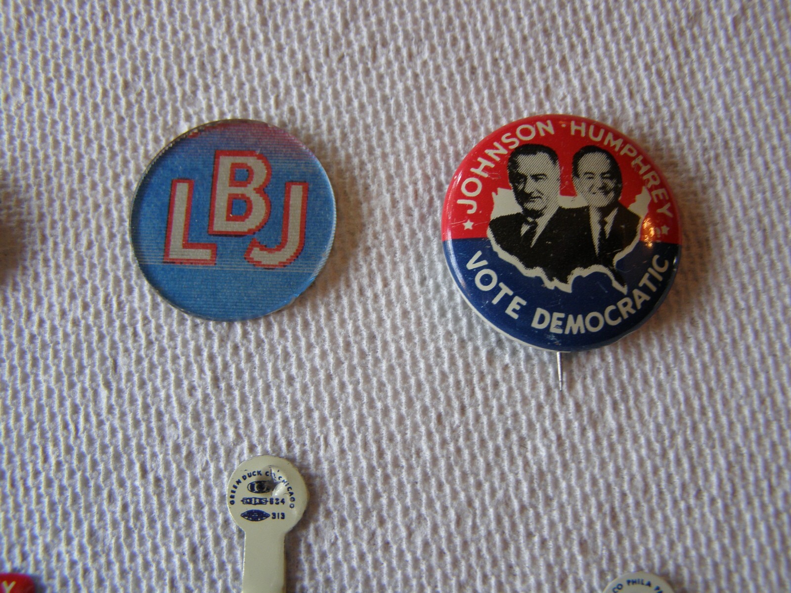 VINTAGE LBJ PRESIDENTIAL PINS, BUTTONS LOT OF 6 DIFFERENT JOHNSON ...