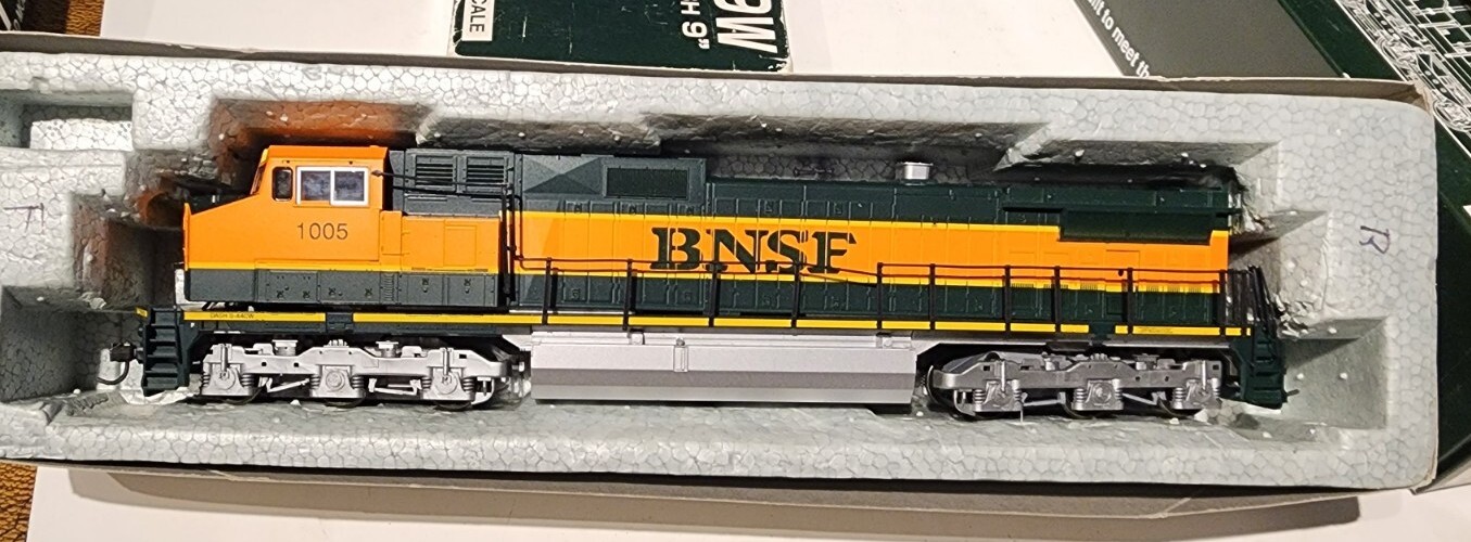 Kato HO GE C44-9W Dash 9 Diesel BNSF #1005 | eBay
