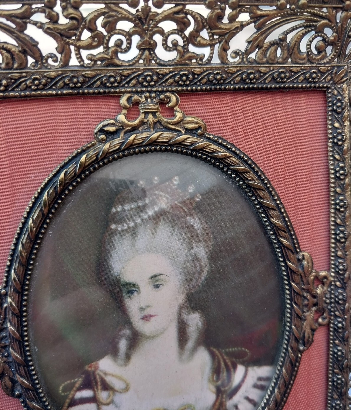 antique-miniature-brass-tone-metal-picture-frame-4-7-8-x-5-1-2