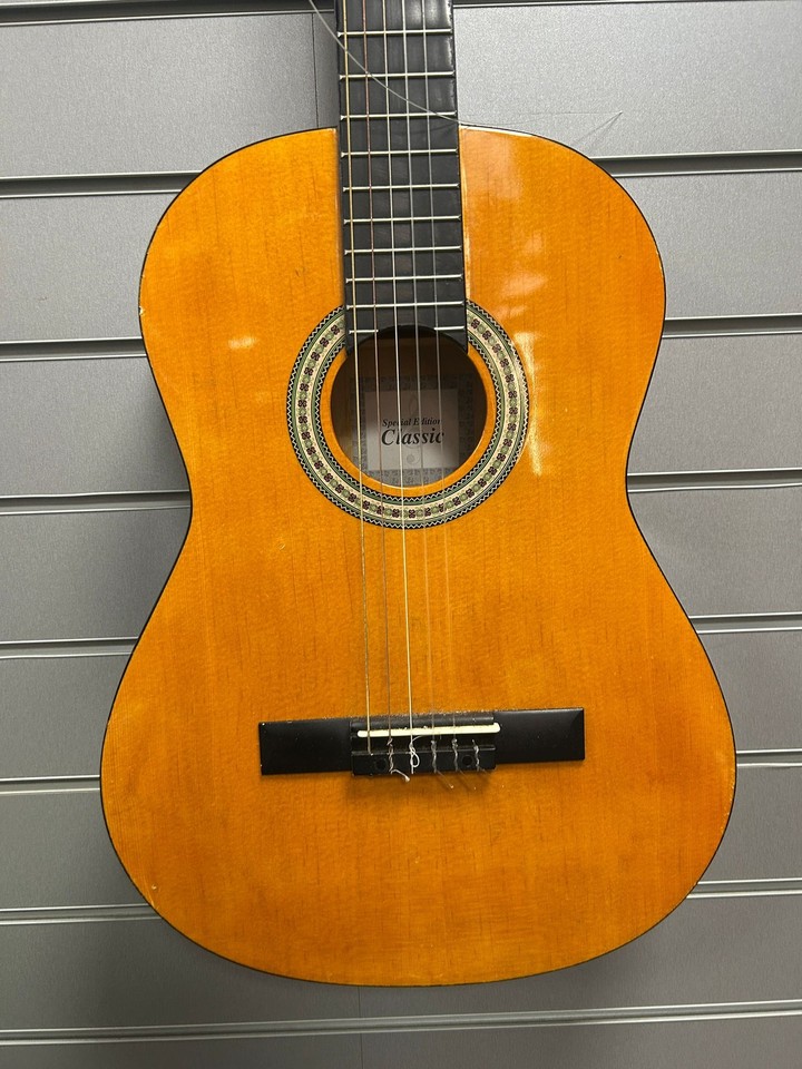 SPECIAL EDITION CLASSIC ACOUSTIC GUITAR STRING BROKEN | eBay UK