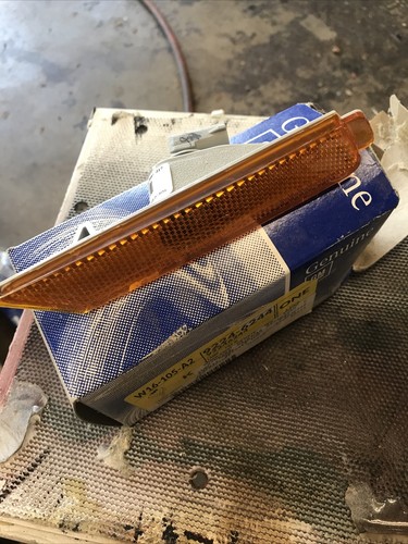 New Chevrolet GM OEM Side Marker Light Lamp Marker Lamp Assembly Right ...