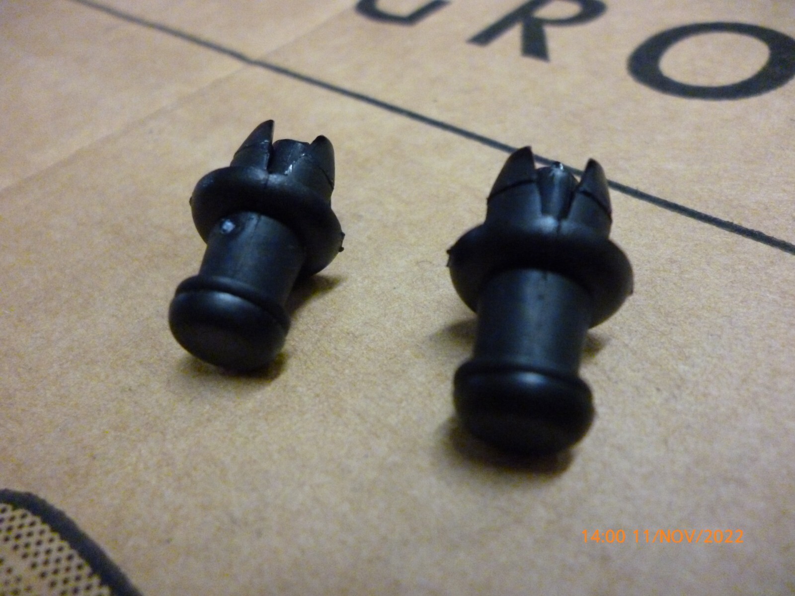 NEW GENUINE VW SEAT AUDI SKODA PARCEL SHELF STRAP PINS x2 1M6867574A | eBay