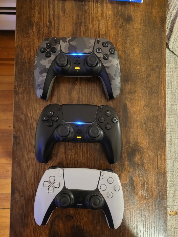 PS5 Slim & 3 PS5 Controllers Bundle PAYPAL G&S ONLY FOR PAYMENT READ ...