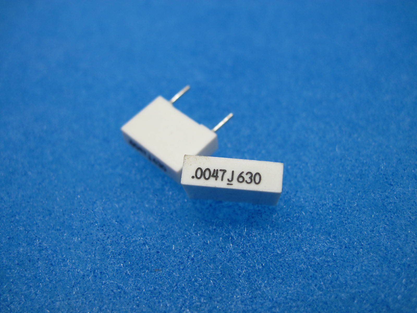 (10) Radial Metal Film Capacitors: 0.0047 uF (4700 pF) 5% 630V (Tube ...