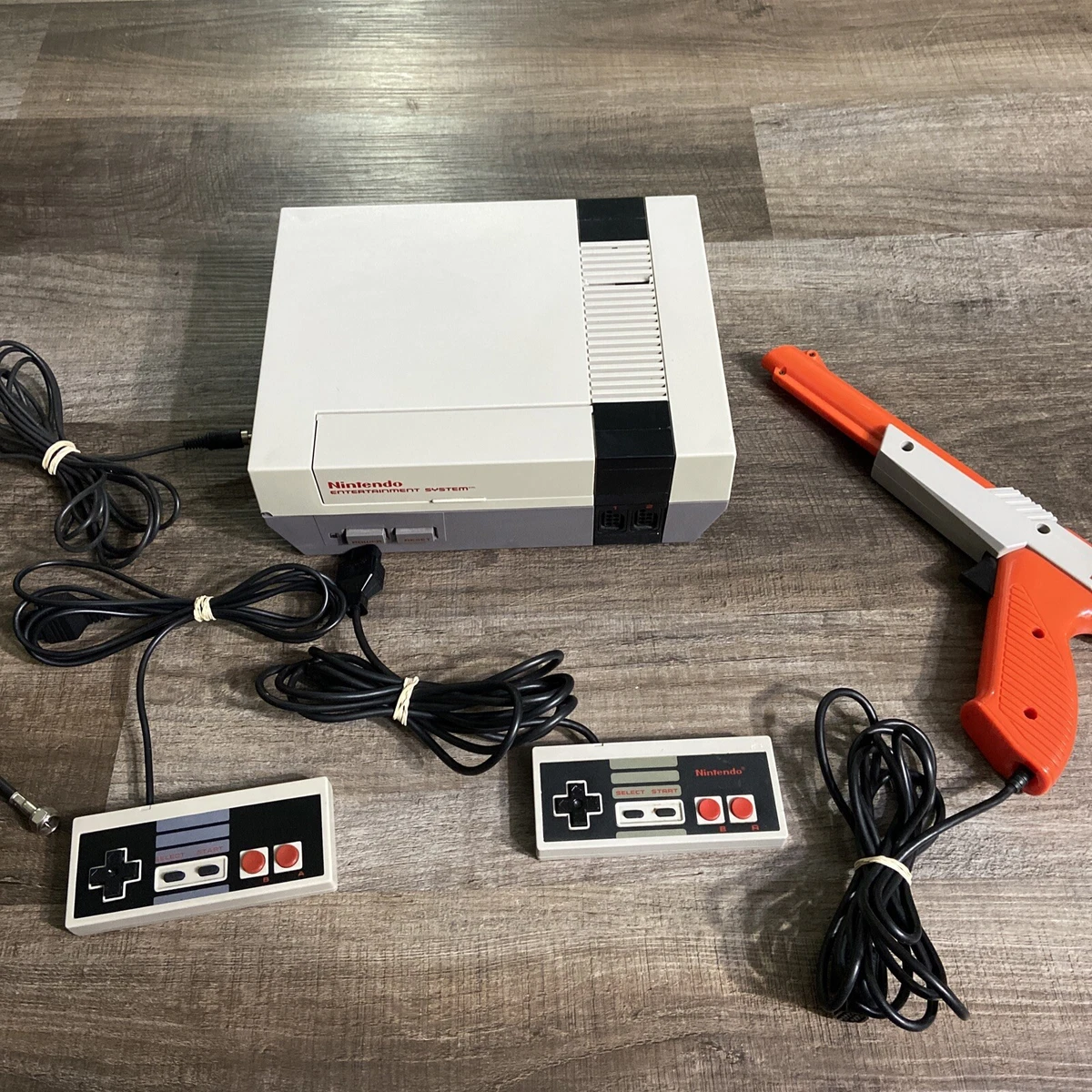 Nintendo NES Console w/ Controller, Zapper, Power, and AV Cable - Works ...