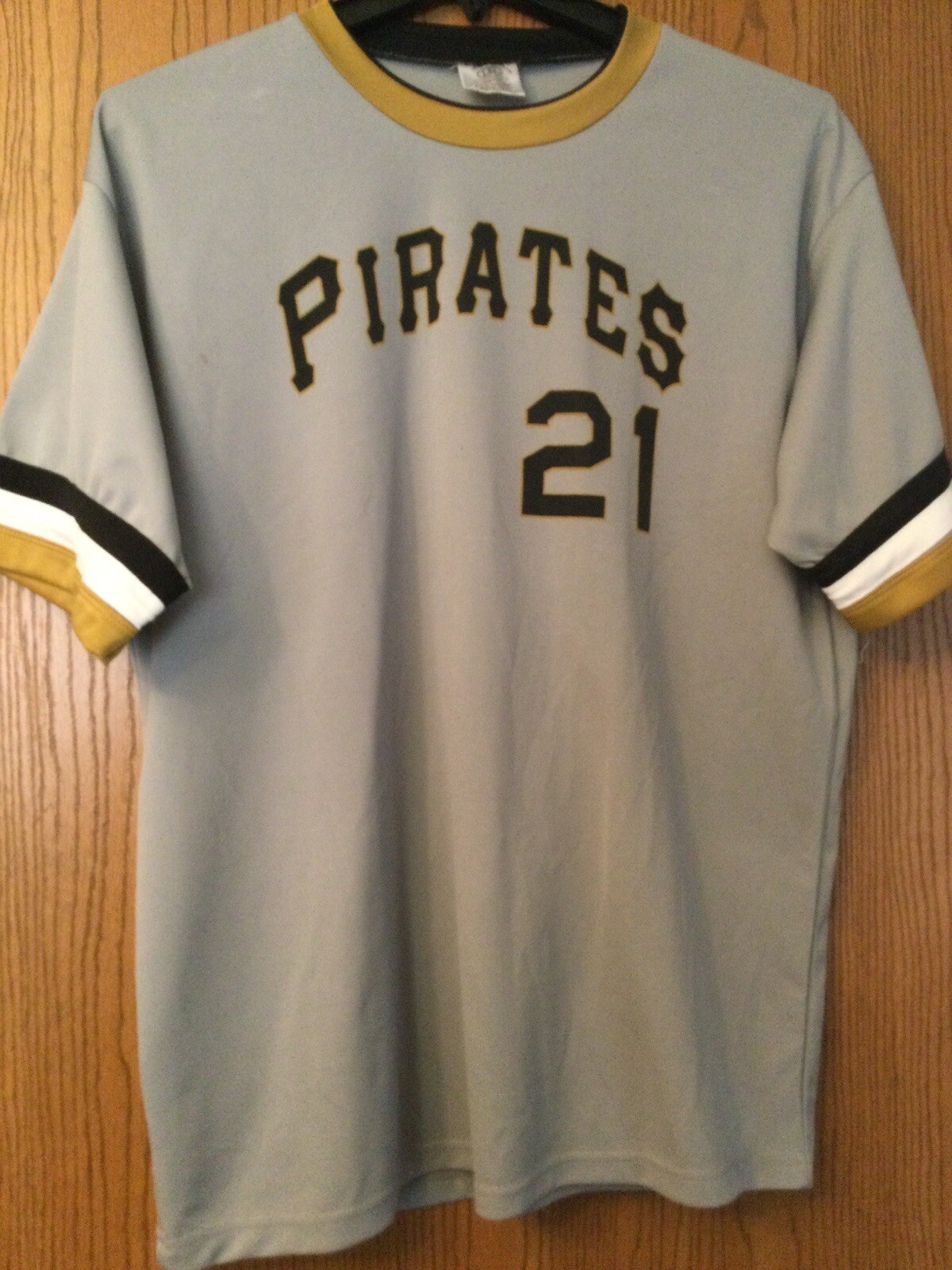 Robero Clemente #21 - Pittsburgh Pirates Jersey Shi… - Gem