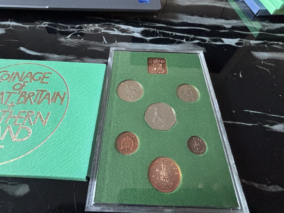 UK Royal Mint Brilliant Uncirculated Coin Collection 1975 - 6 Coin Year ...