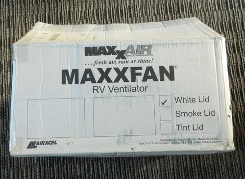 Maxxair Maxxfan Plus - RV Roof Vent 14"X 14" White Lid/Manual Open NEW ...