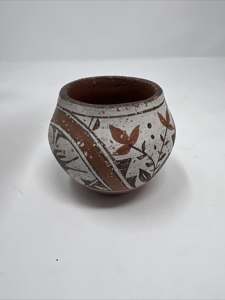 Native American Zia Pueblo Pottery Roadrunner Design - Artist - Julia ...
