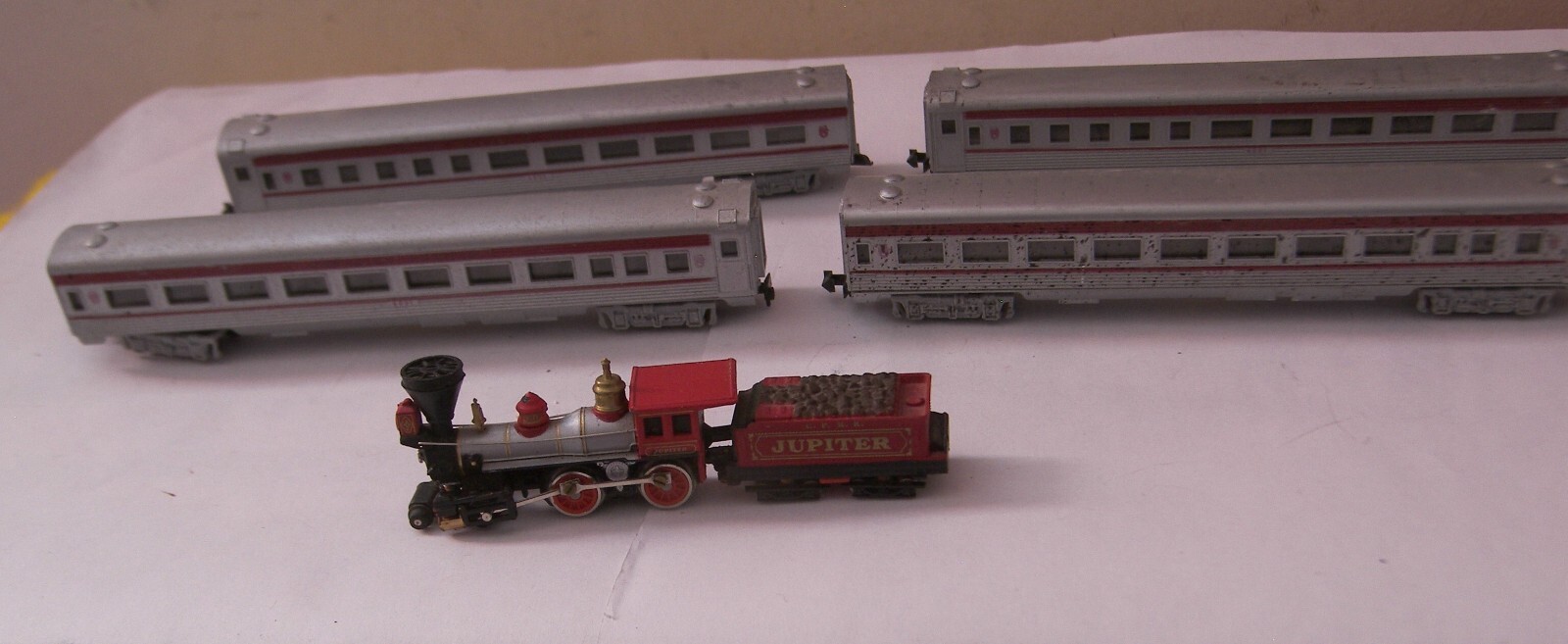 N Scale Jupiter Locomotive CPR & 4 Coach Cars | eBay