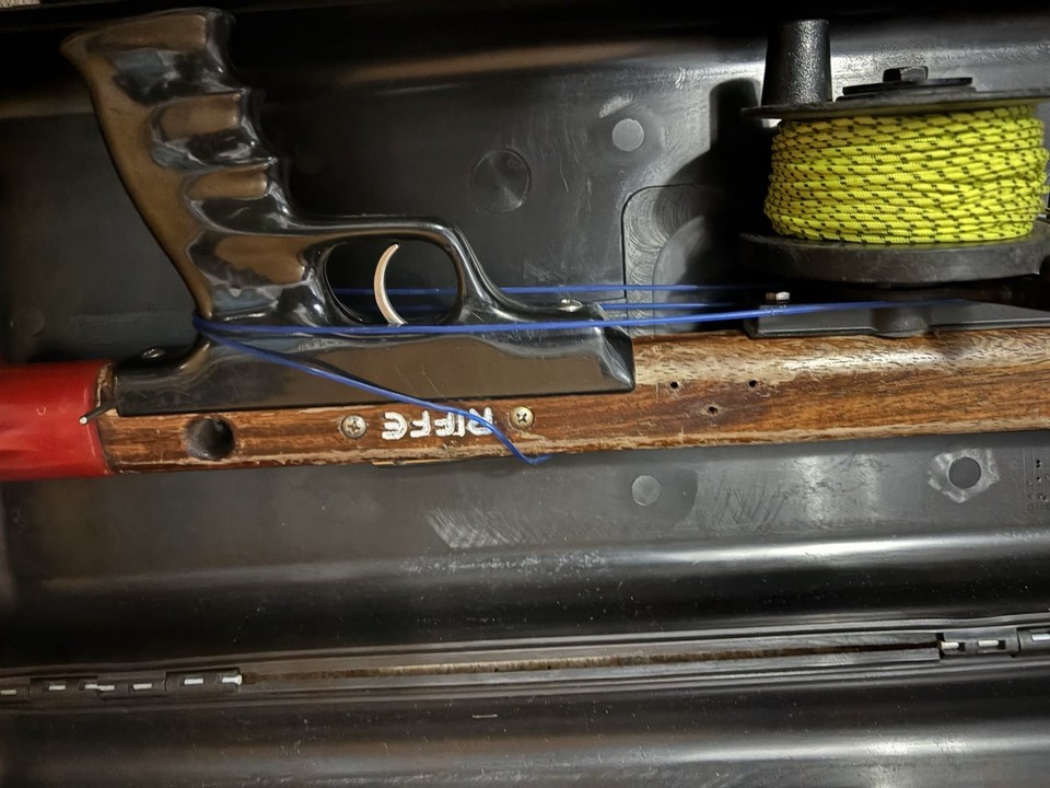 Riffe Euro Series E-100X Wood Spear Gun With Riffe Reel Perfect All ...