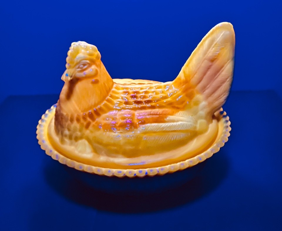 Boyd Crystal Art Slag Glass Chicken HEN on The NEST 5 Inch UV Glows ...