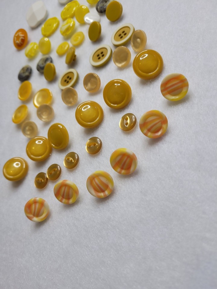 Lot Of 50 Vintage Yellow Gold Buttons Junk Journal Craft Scrapbook Art ...