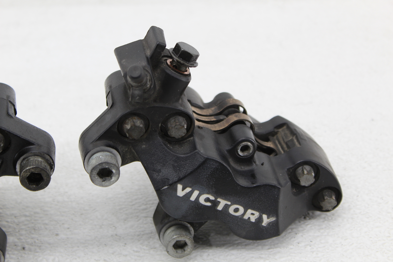 10-14 Victory Cross Roads Right & Left Front Brake Caliper Set Pair ...