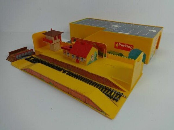 Hornby Station Master Platform and Car Park Model Railway for sale ...