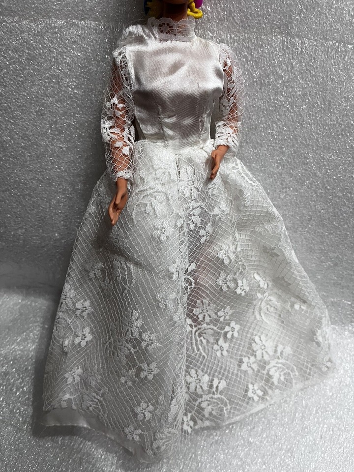 Vintage 1970’s Damaged Barbie Doll White / Ivory color wedding dress ...